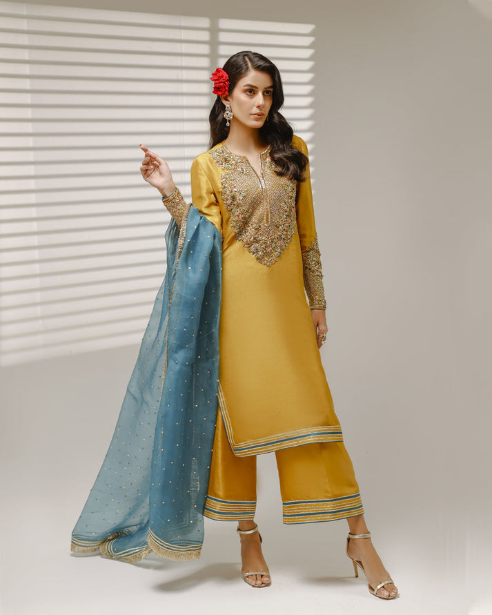 Honey Hue - Floral Oasis by Shahid Chuhan – Fabbitt International